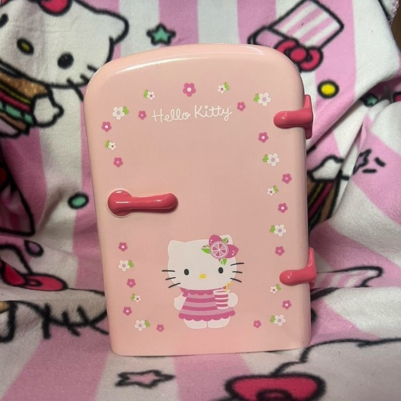 Hello Kitty | Kitchen | Hello Kitty Vintage Mini Fridge Still Works ...